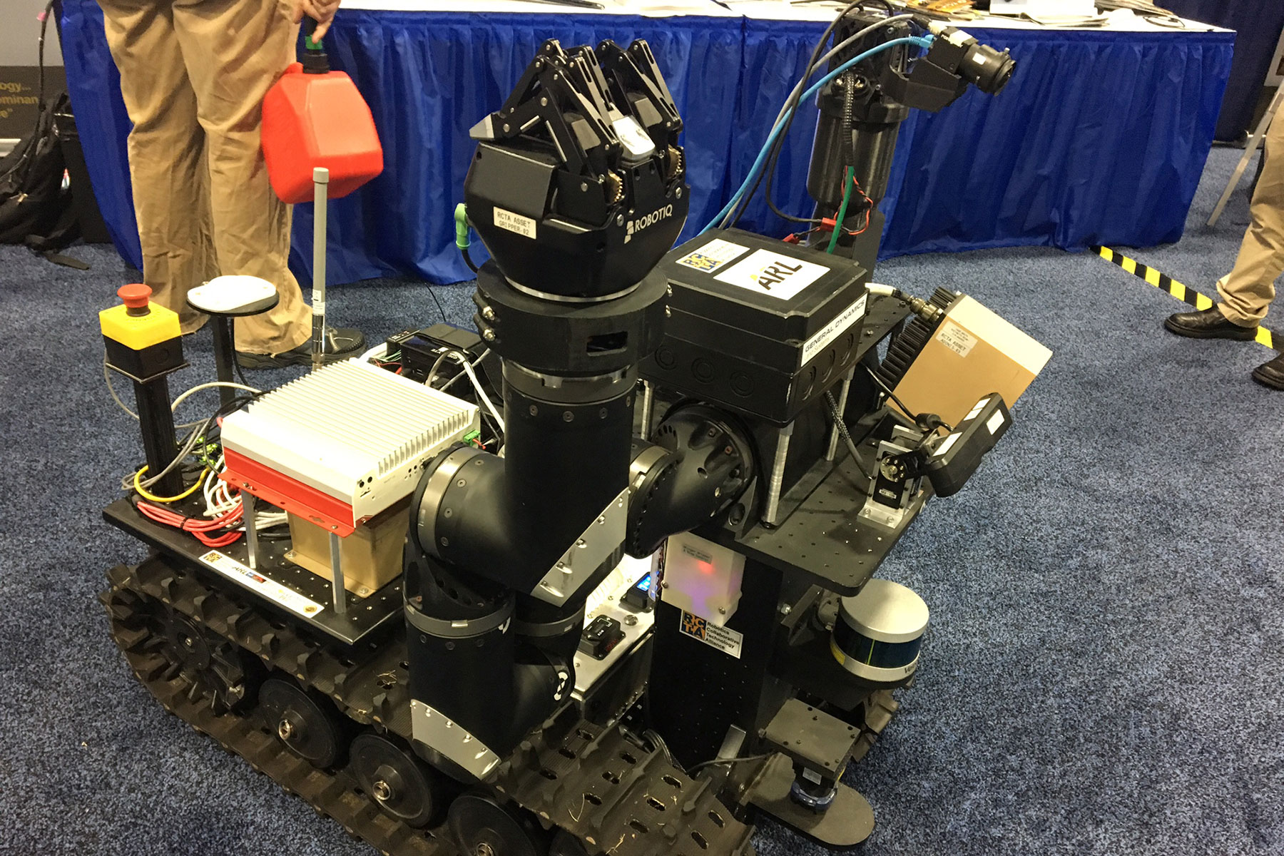 Meet 'RoMan,' the Army Robot That Can Lift a Box or Pour Your Coffee ...