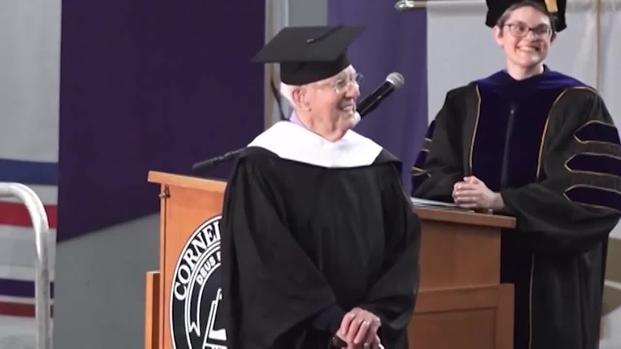 101-Year-Old Veteran Walks Stage at Graduation | Military.com